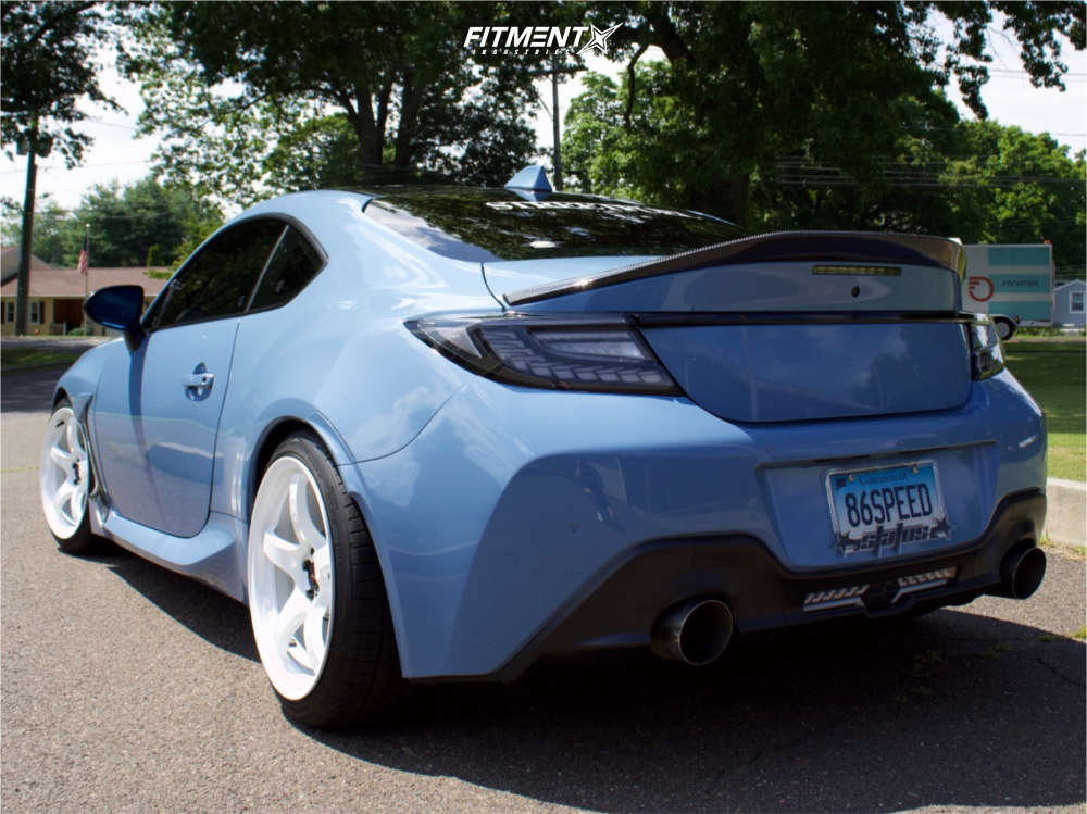 2022 Toyota GR86 Base with 18x9.5 Gram Lights 57cr and Toyo Tires ...