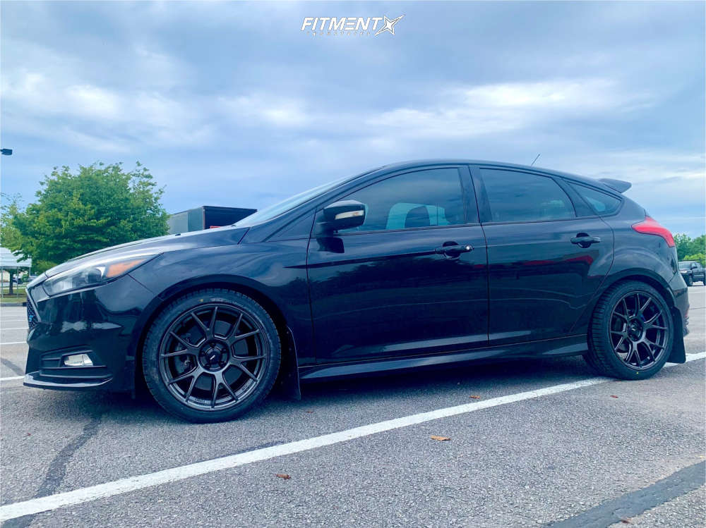 2015 Ford Focus ST with 18x8.5 Konig Ampliform and Sumitomo 235x40 on ...