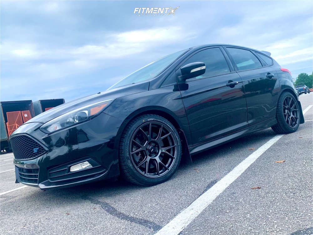 2015 Ford Focus ST with 18x8.5 Konig Ampliform and Sumitomo 235x40 on ...