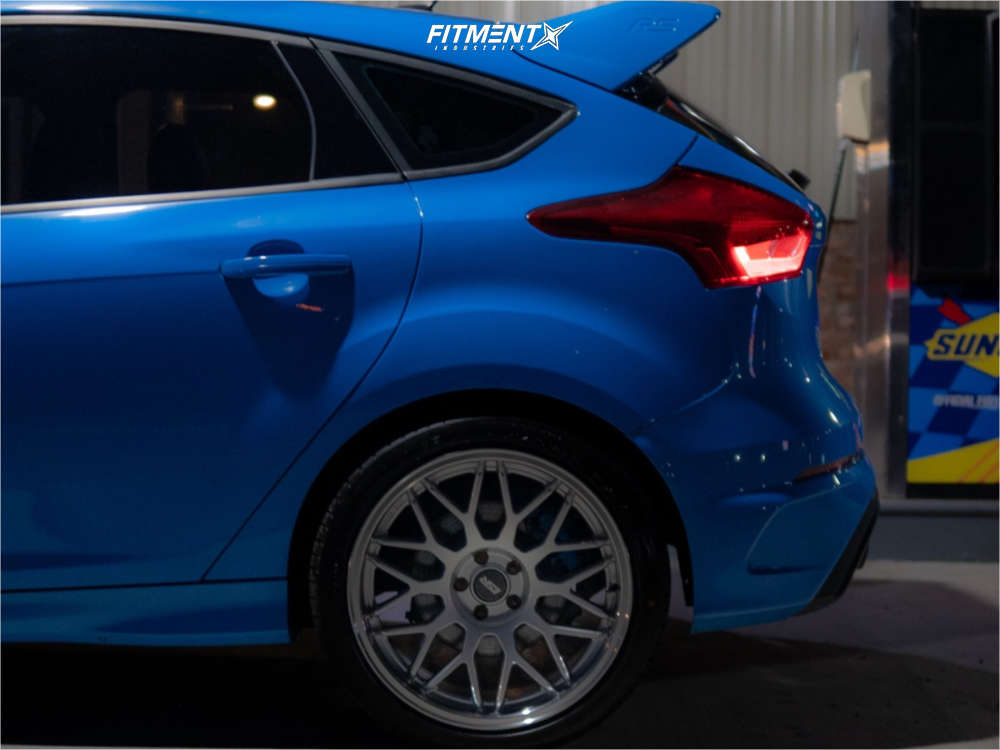 2016 Ford Focus RS with 19x9.5 ESR Ap1 and Lancaster 245x40 on Stock ...