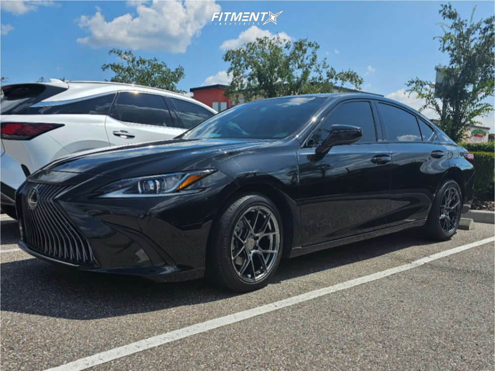 2019 Lexus ES350 Base with 18x8.5 Aodhan Ah11 and Bridgestone 235x45 on ...