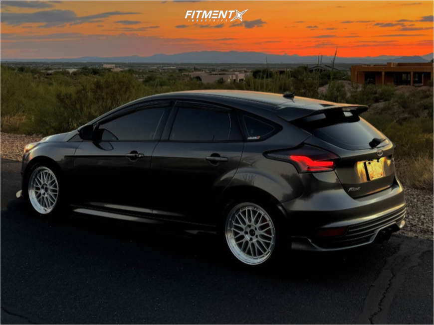 2018 Ford Focus ST with 18x8 Vors Vr8 and Arroyo 235x40 on Lowering ...