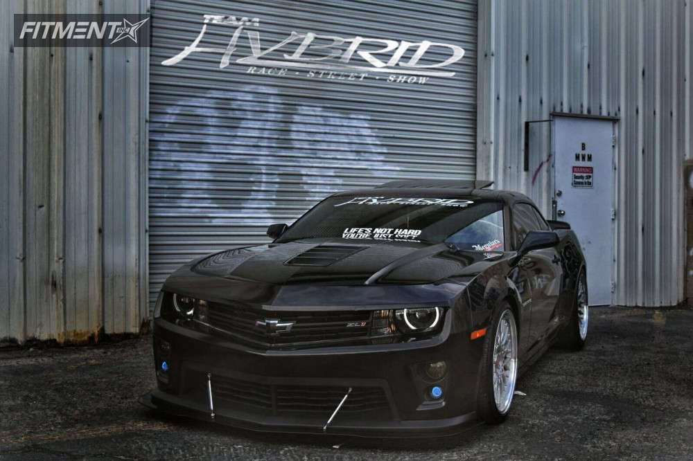 2015 Chevrolet Camaro LT with 20x9.5 VIP Modular Vrc110 and Nexen ...