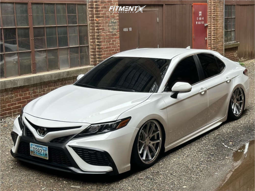 2024 Toyota Camry SE with 20x9 Ferrada Fr2 and Lexani 235x35 on Air Suspension | 3140558 ...