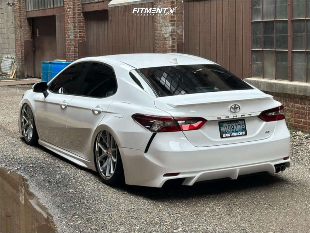 2024 Toyota Camry SE with 20x9 Ferrada Fr2 and Lexani 235x35 on Air Suspension | 3140558 ...