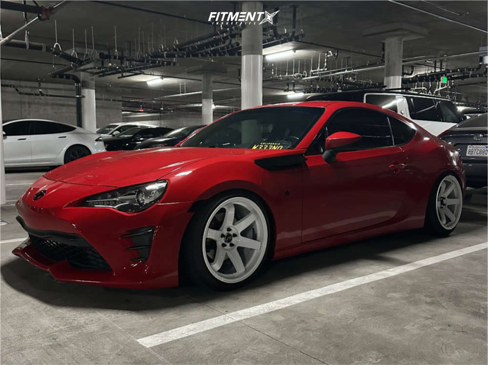 2017 Toyota 86 Base with 18x9.5 JNC Jnc014 and Nitto 225x40 on ...