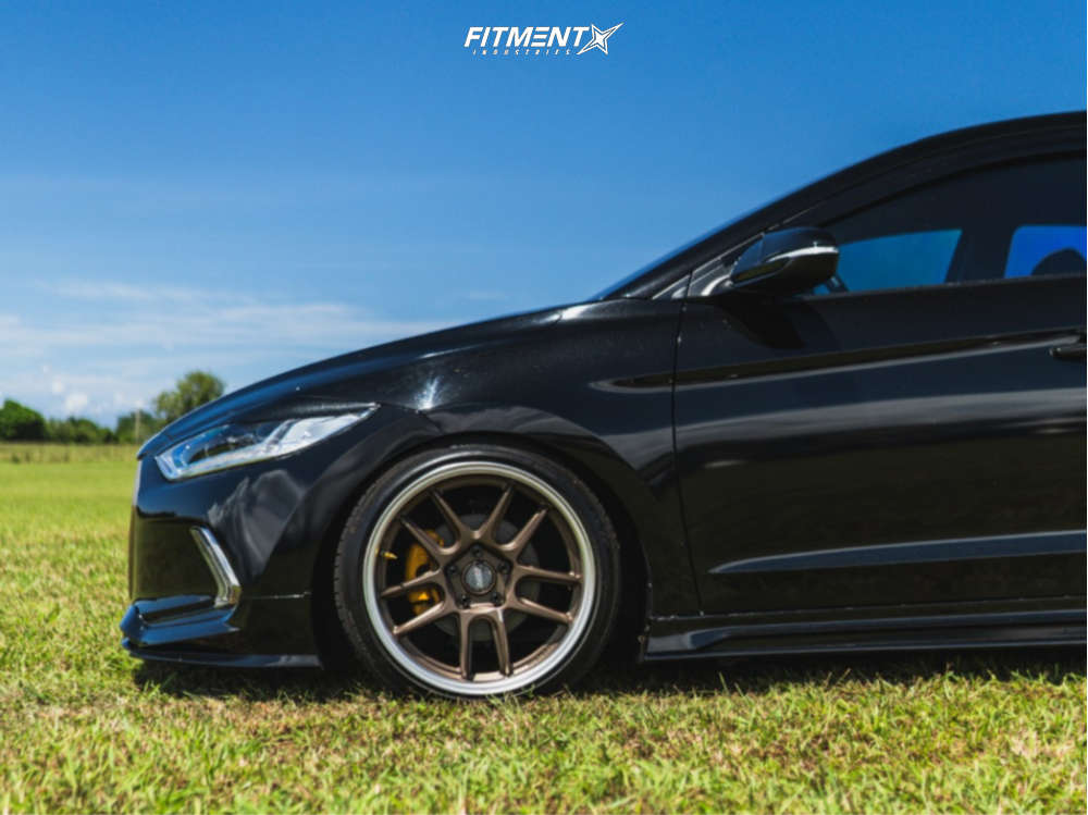 2018 Hyundai Elantra SEL with 18x8.5 ESR Ap8 and Kumho 215x40 on ...