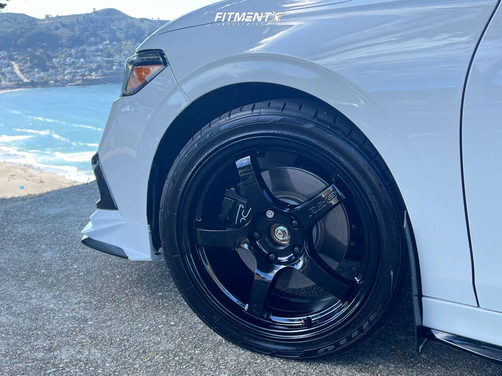 2024 Honda Civic Si with 18x8.5 Gram Lights 57cr and Nitto 235x40 on ...
