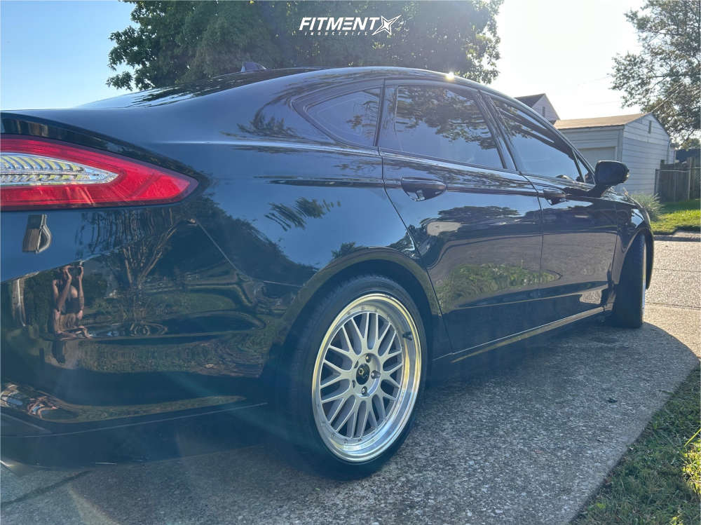 2015 Ford Fusion Se Tire Size