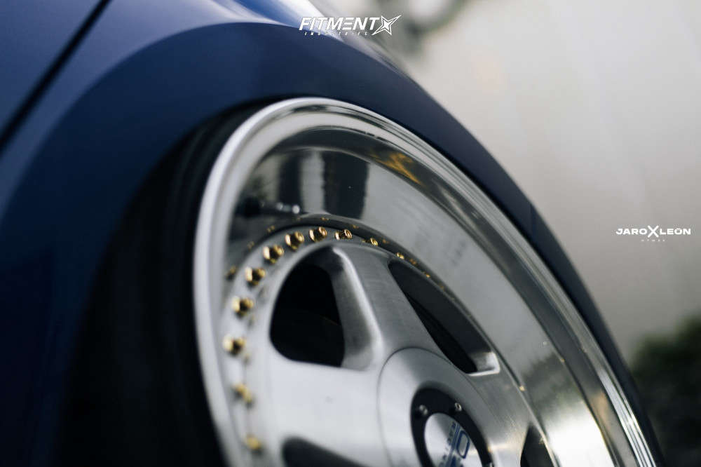 2016 Volkswagen Golf R Base with 19x8.75 OZ Racing Futura and Haida ...