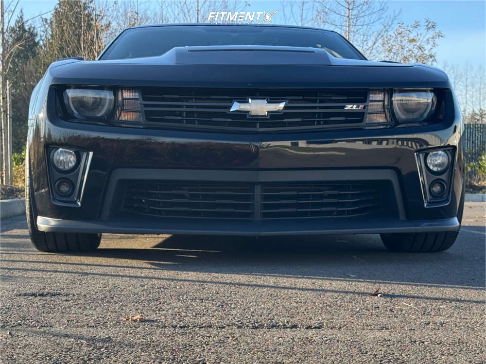 2014 Chevrolet Camaro ZL1 with 20x10.5 Ferrada Fr3 and Michelin 285x40 ...