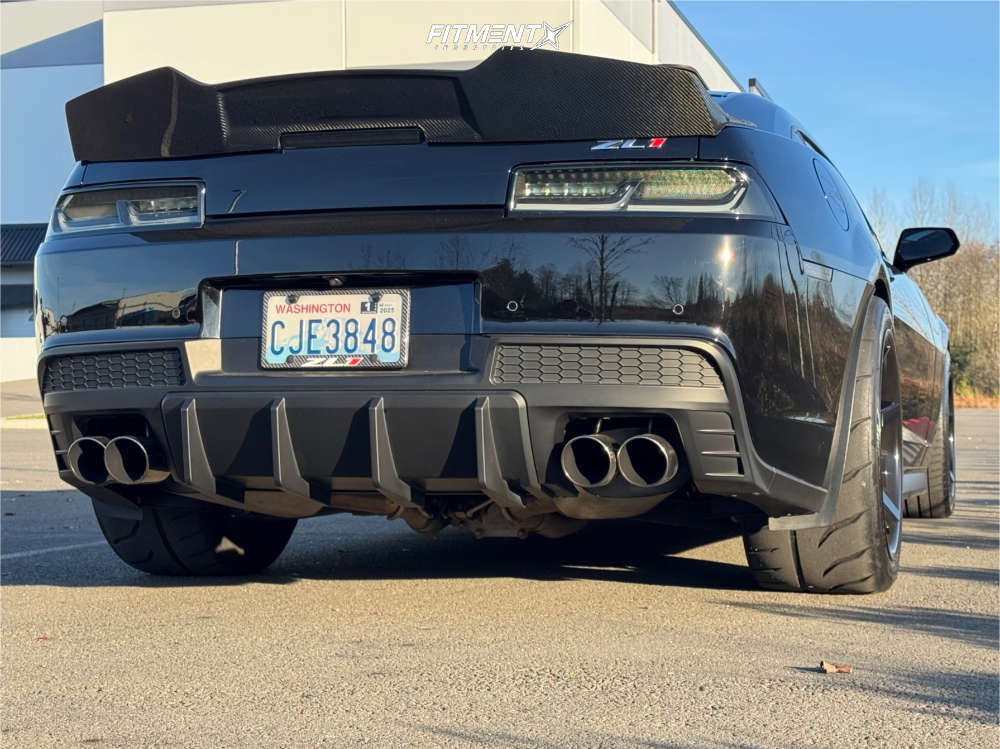 2014 Chevrolet Camaro ZL1 with 20x10.5 Ferrada Fr3 and Michelin 285x40 ...