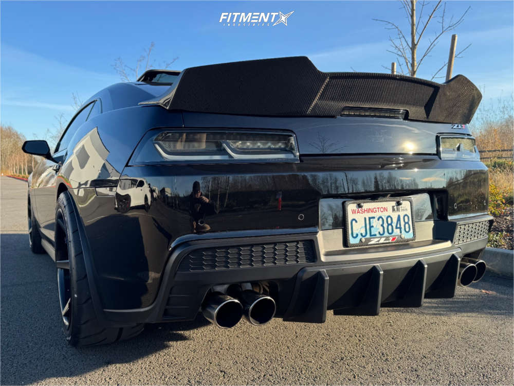 2014 Chevrolet Camaro ZL1 with 20x10.5 Ferrada Fr3 and Michelin 285x40 ...