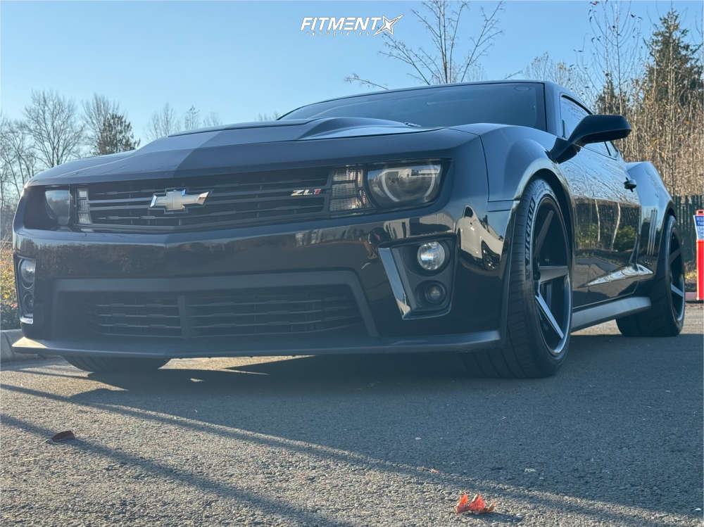 2014 Chevrolet Camaro ZL1 with 20x10.5 Ferrada Fr3 and Michelin 285x40 ...