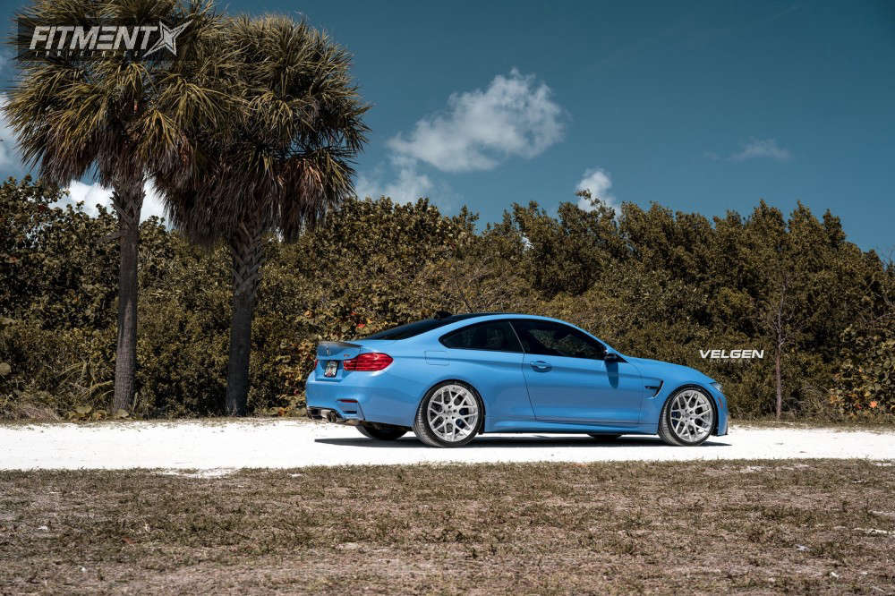 2015 BMW M4 Base with 20x9.5 Velgen Vfdb7 and Pirelli 265x30 on ...