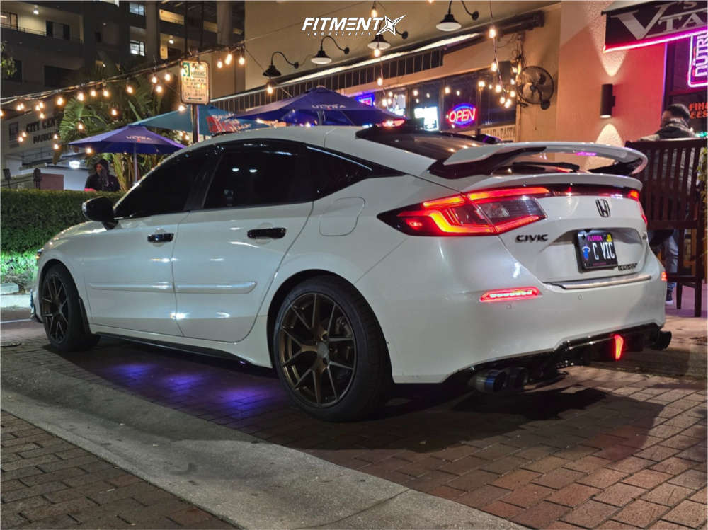 2022 Honda Civic Sport Touring with 18x8.5 Aodhan Aff7 and Continental ...