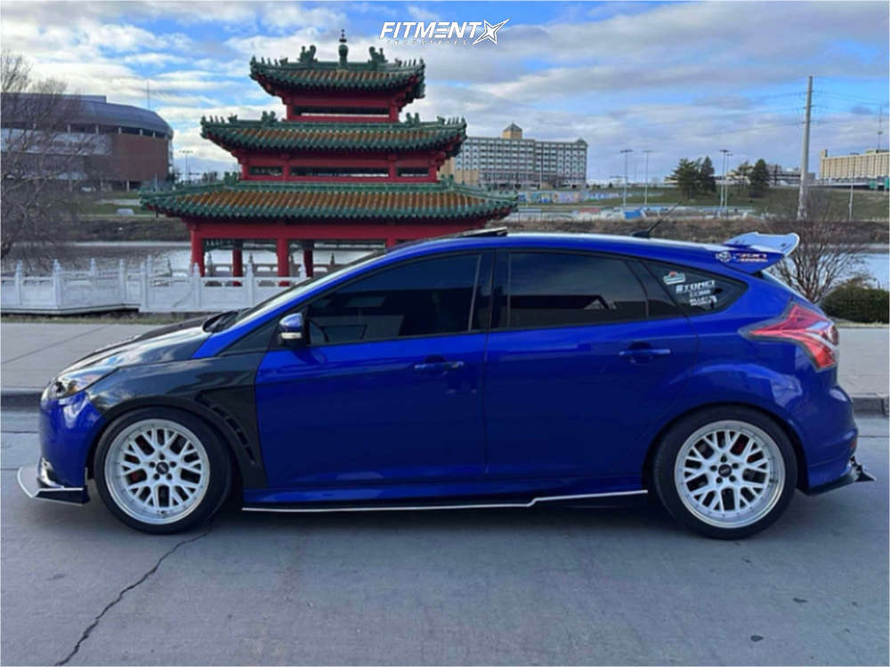 2014 Ford Focus ST with 18x9.5 ESR Cs11 and Toyo Tires 245x40 on ...