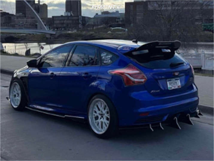 2014 Ford Focus ST with 18x9.5 ESR Cs11 and Toyo Tires 245x40 on ...