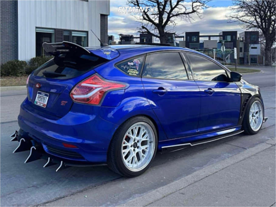 2014 Ford Focus ST with 18x9.5 ESR Cs11 and Toyo Tires 245x40 on ...