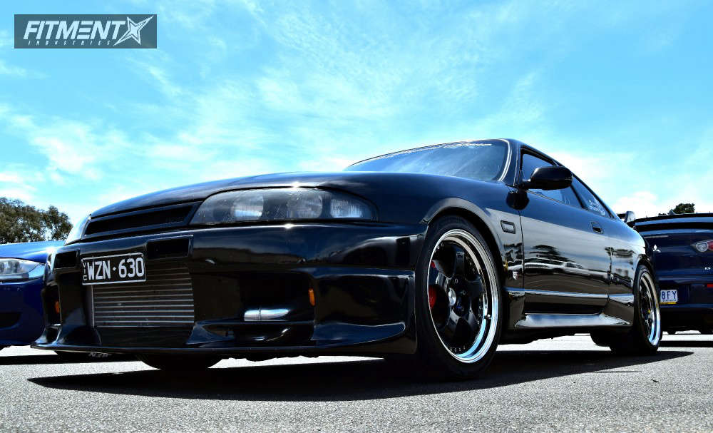 1995 Nissan Skyline R33 Base with 18x8.5 SSR Sp1 and Goodyear 235x40 on ...