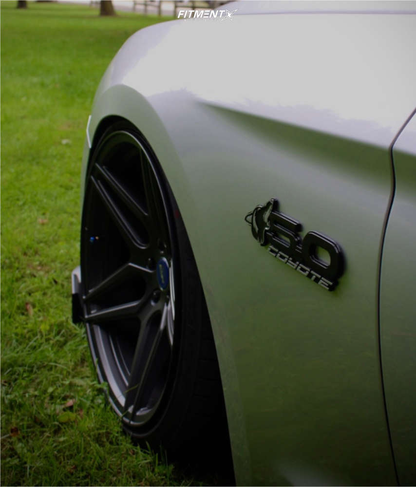 2018 Ford Mustang GT with 19x10.5 ESR Rf15 and Lexani 225x35 on Air ...