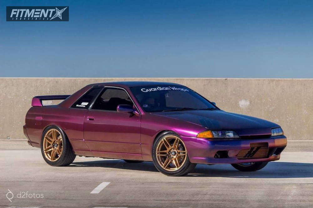 1989 Nissan Skyline R32 Base with 18x8.5 Cosmis Racing Mrii and Nexen ...