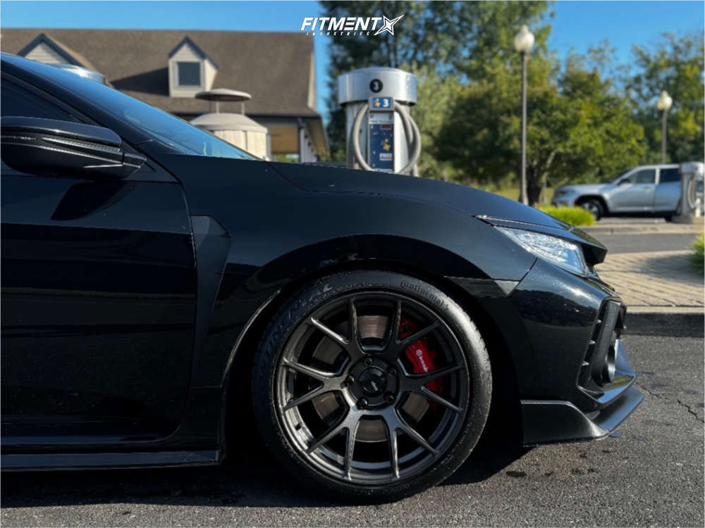 2021 Honda Civic Type R with 18x9.5 Konig Ampliform and Continental ...