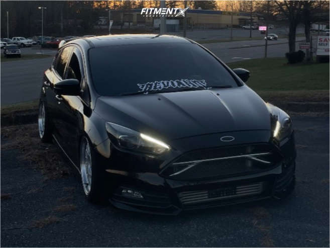 2016 Ford Focus ST with 18x8.5 ESR Cr1 and Lexani 225x40 on Air ...