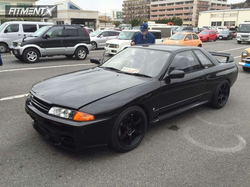1992 Nissan Skyline R32 Base with 18x9.5 Gram Lights 57DR and Federal ...