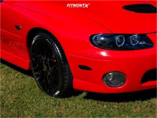 2004 Pontiac GTO Base with 18x8.5 Touren Tr76 and Lexani 255x40 on ...