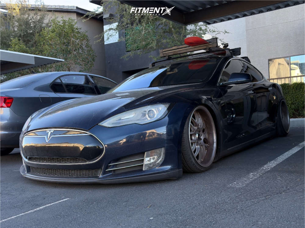 2013 Tesla S Base with 20x9 XXR 526 and Accelera 215x35 on Air ...