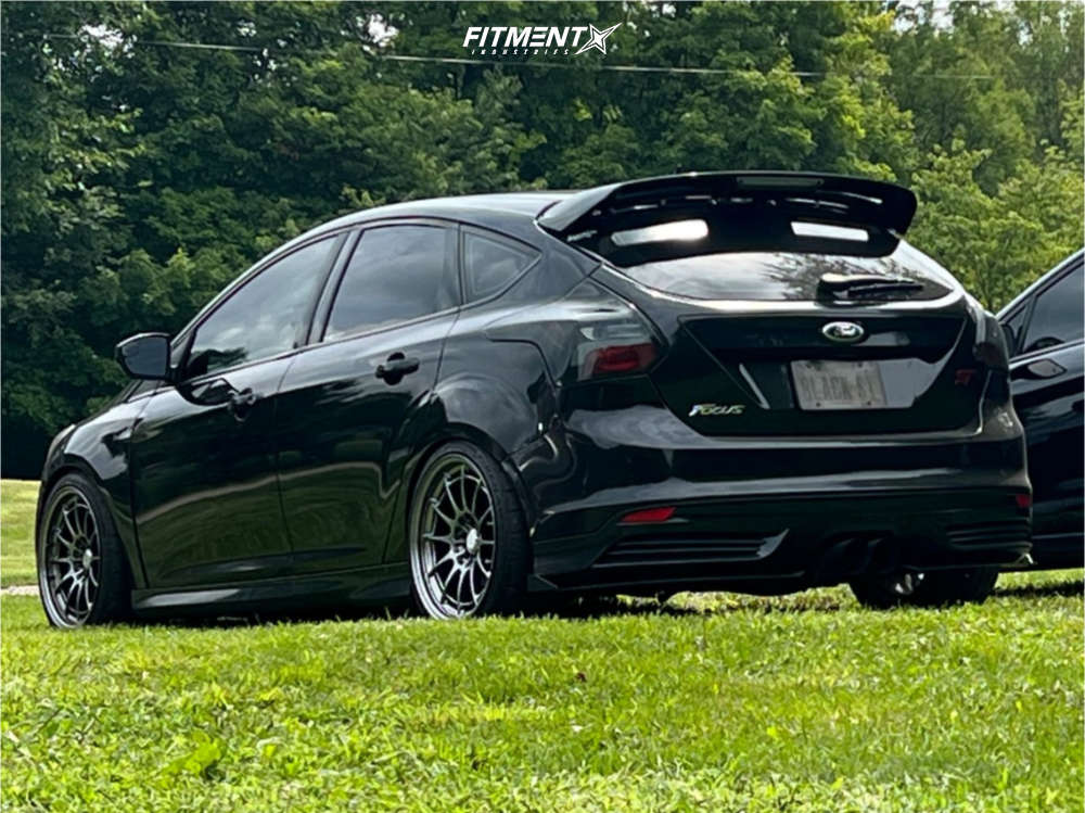 2013 Ford Focus ST with 18x9.5 Enkei Nt03 and Firestone 255x30 on ...