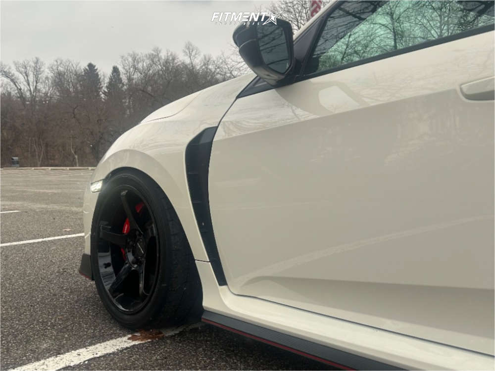 2018 Honda Civic Type R with 18x10.5 Motegi Mr159 and Yokohama 295x30 ...