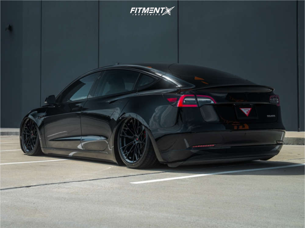 2023 Tesla 3 Performance with 20x8.5 Ferrada F8-fr11 and Toyo Tires ...