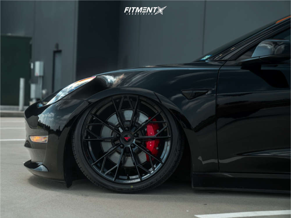 2023 Tesla 3 Performance with 20x8.5 Ferrada F8-fr11 and Toyo Tires ...