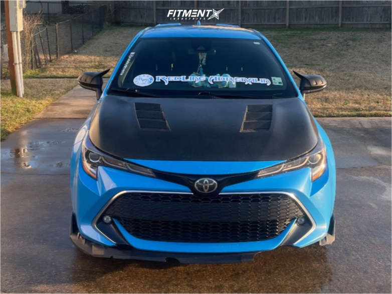 2019 Toyota Corolla XSE with 18x8.5 Cosmis Racing R1 and Kosic 225x45 ...