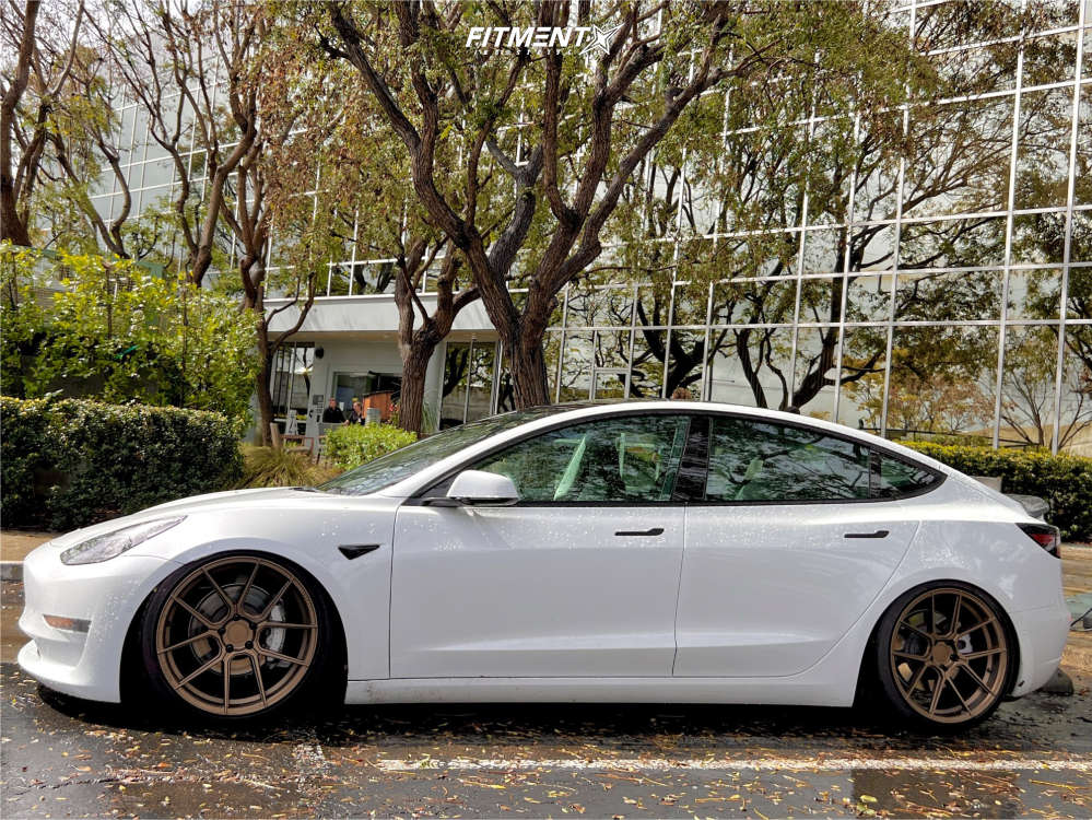 2021 Tesla 3 Long Range with 20x10 Ferrada F8-fr8 and Falken 255x35 on ...