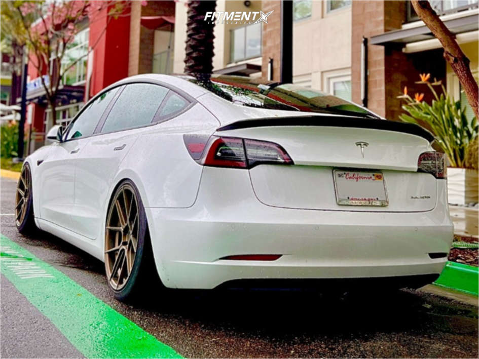 2021 Tesla 3 Long Range with 20x10 Ferrada F8-fr8 and Falken 255x35 on ...