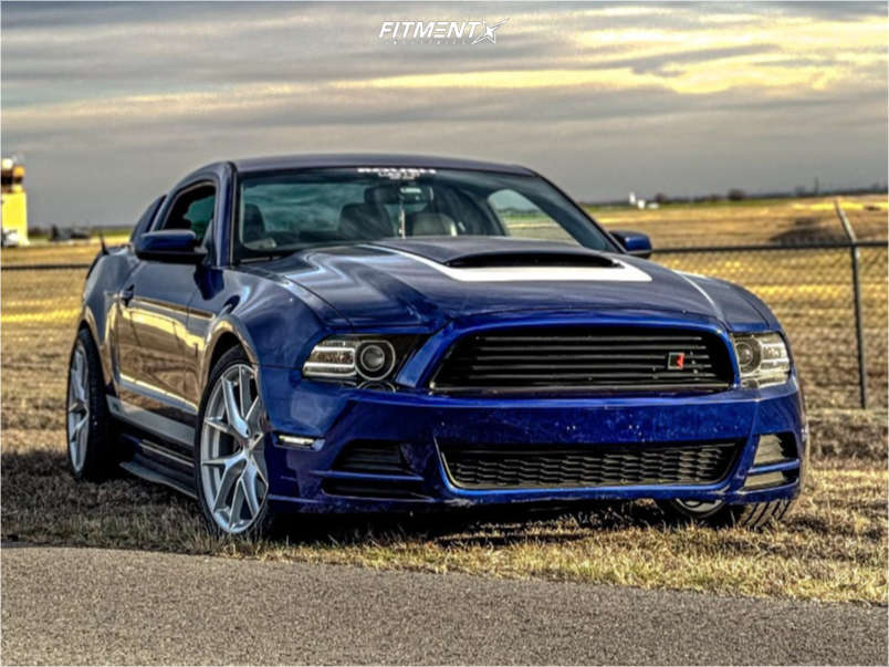 2013 Ford Mustang Base with 19x8.5 Aodhan Aff7 and Lexani 265x35 on ...
