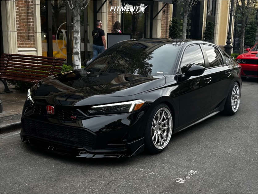 2025 Honda Civic Si with 18x9.5 Aodhan DS02 and Lexani 225x40 on ...