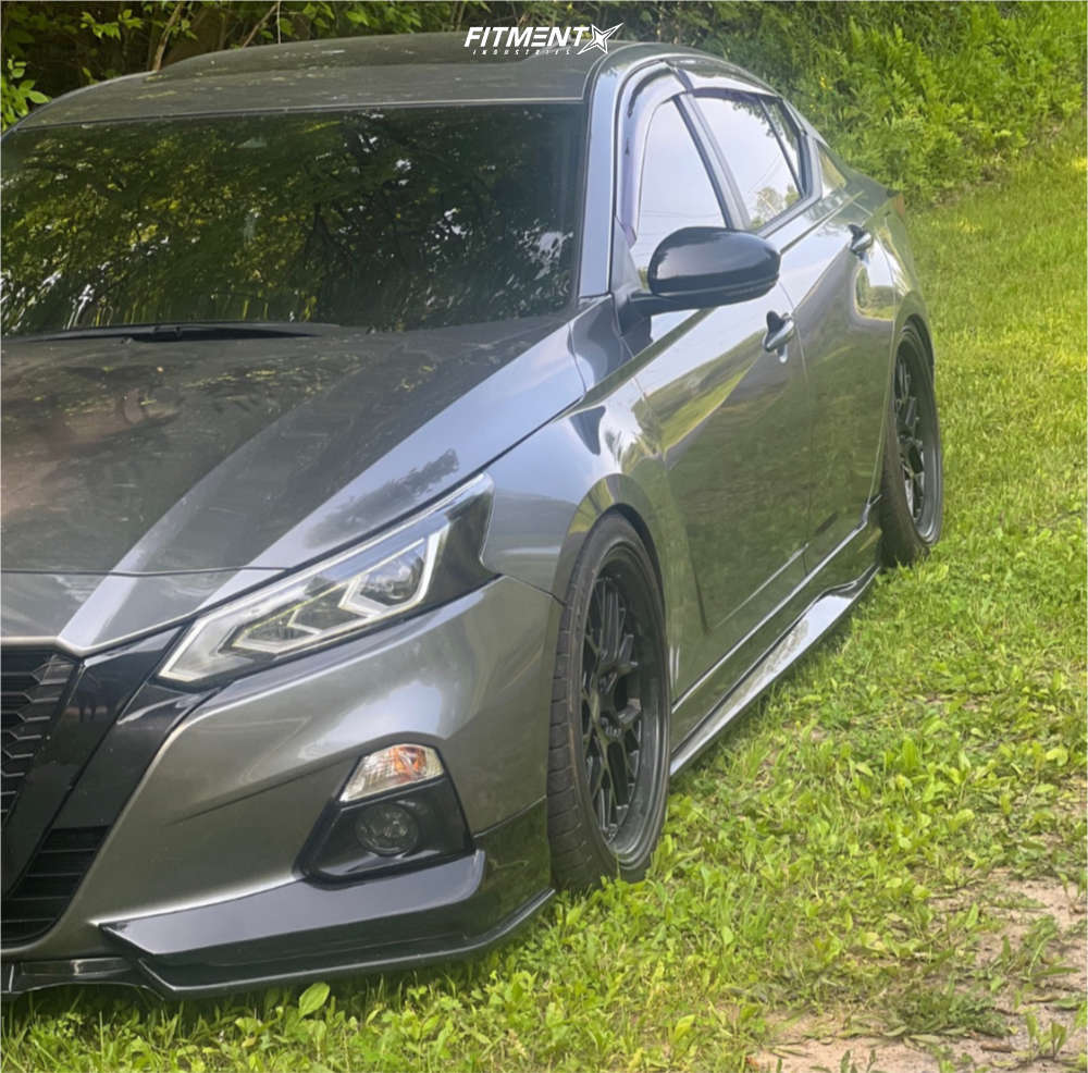 2022 Nissan Altima SR Midnight Edition with 19x8.5 ESR Cs11 and ...
