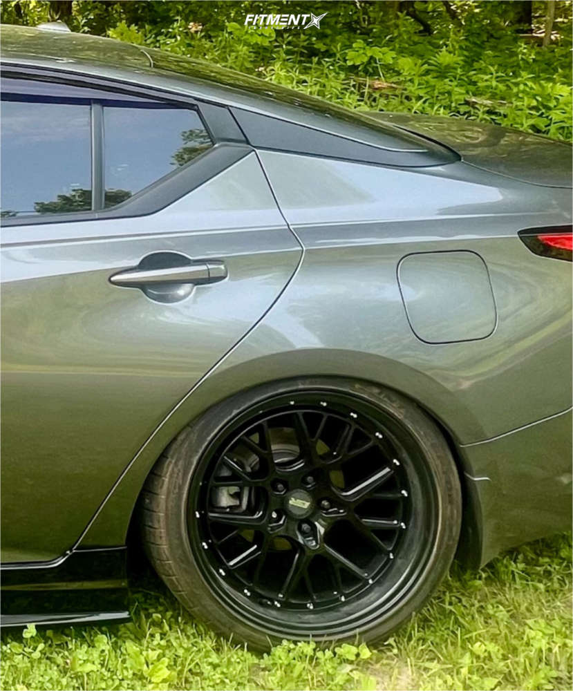 2022 Nissan Altima SR Midnight Edition with 19x8.5 ESR Cs11 and ...