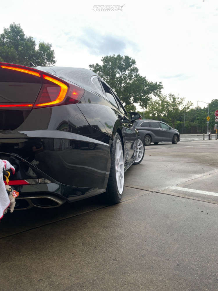 2021 Hyundai Sonata SEL with 18x8 Revolution Racing Rr31 and Kumho ...