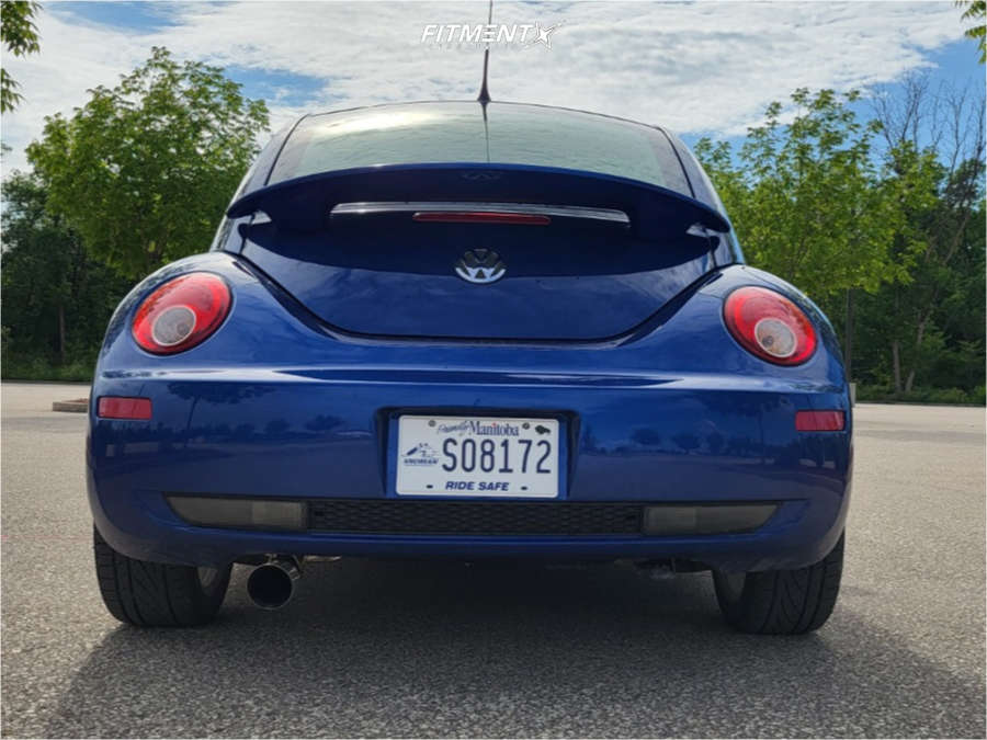 2007 Volkswagen Beetle 2.5 with 17x7 Touren Tr9 and Continental 225x45 ...