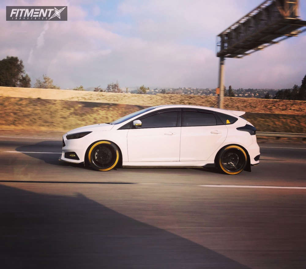 2017 Ford Focus ST with 18x8.5 Rotiform Blq and Goodyear 235x40 on ...