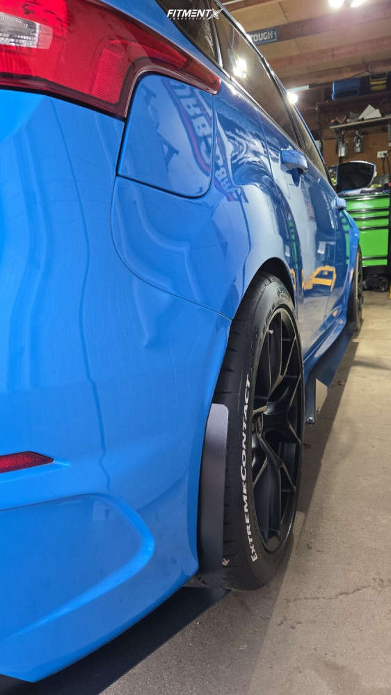 2016 Ford Focus RS with 18x8.5 ESR Rf2 and Continental 245x40 on ...