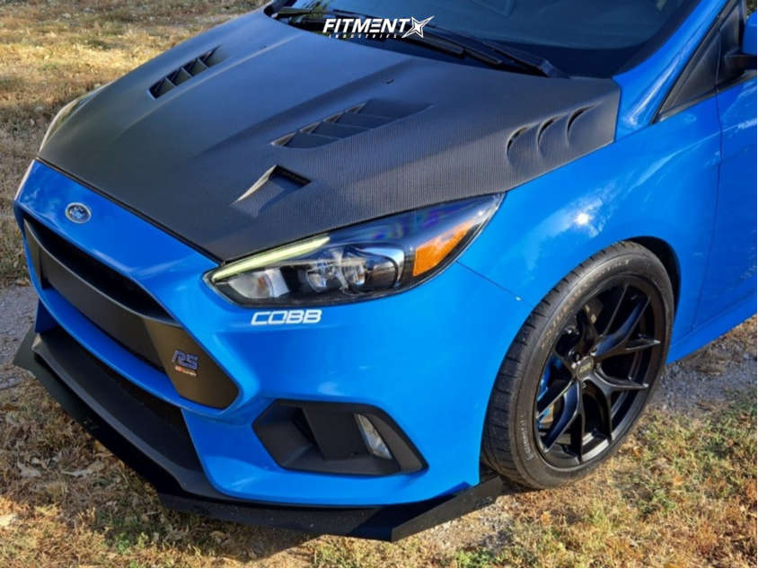 2016 Ford Focus RS with 18x8.5 ESR Rf2 and Continental 245x40 on ...