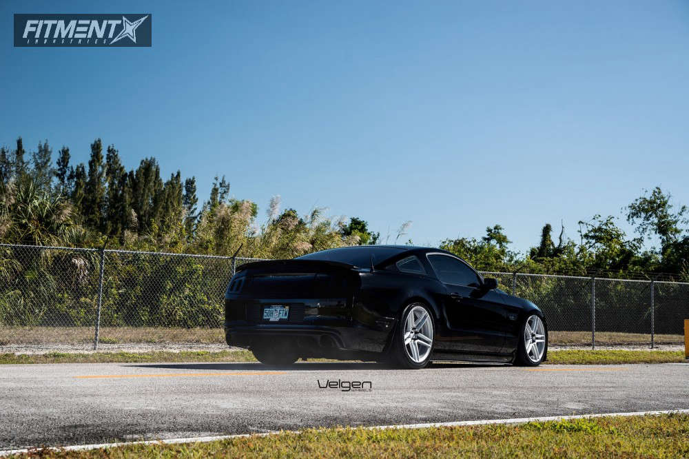 2014 Ford Mustang Shelby GT500 with 20x9 Velgen Split5 and Nitto 255x35 ...