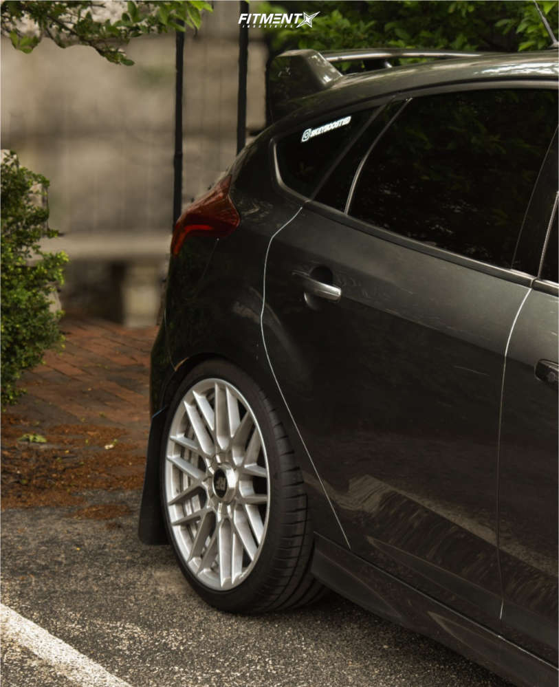 2017 Ford Focus ST with 19x8.5 Rotiform Rse and Michelin 235x45 on ...