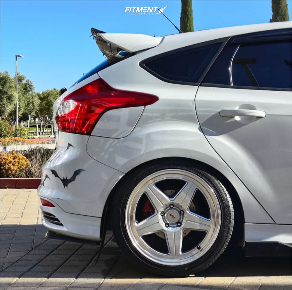 2014 Ford Focus ST with 18x8.5 Voxx Nesso and Vantage 235x40 on ...